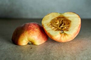 How to Grow and Care for Braeburn Apple Trees